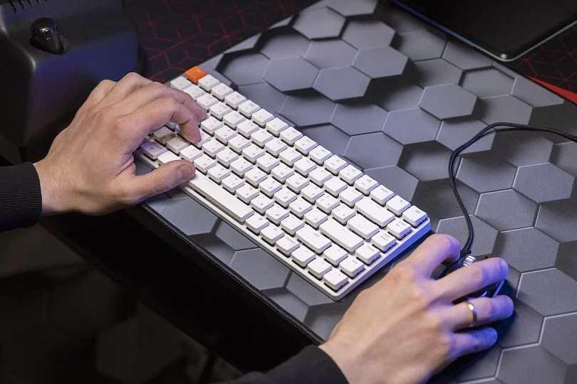 Click, Clack, Win: The Ultimate Guide to Gaming Keyboards & Switches