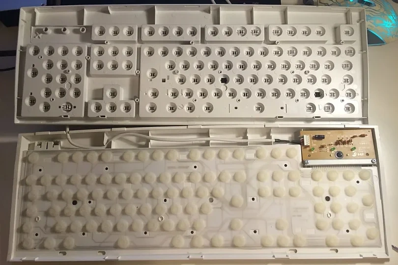 Click, Clack, Win: The Ultimate Guide to Gaming Keyboards & Switches